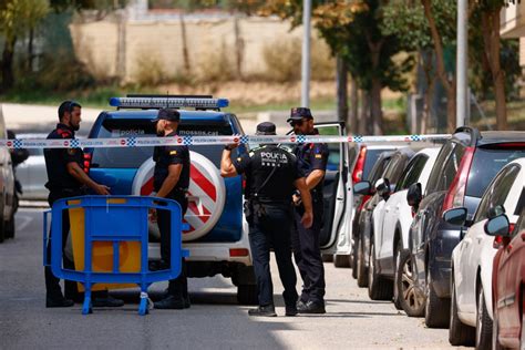 Un Comisario Jubilado De La Policía Nacional Mata A Su Expareja Y A Su