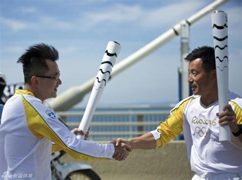杨洋郭采洁参加里约奥运圣火传递新浪图片