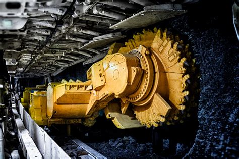 지원 시스템 및 드릴링 머신이 있는 단단한 석탄 광산 지하 복도 석탄에 대한 스톡 사진 및 기타 이미지 석탄 드릴 석탄 광산 Istock