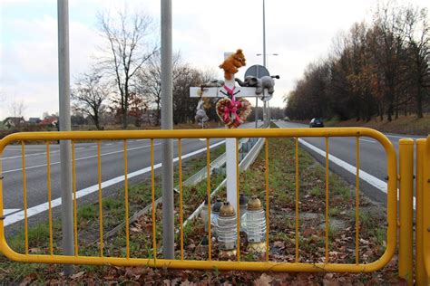 Rok od tragedii na drodze w Mikołowie Zginęły dwie nastolatki Czy