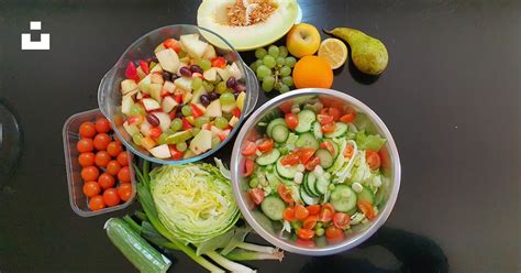 야채와 과일 그릇을 얹은 테이블 사진 Unsplash의 무료 런던 이미지