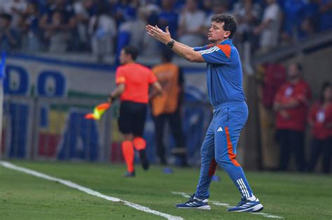 Diniz Revela Emoção Em Estreia Pelo Cruzeiro E Diz Jogadores Fizeram