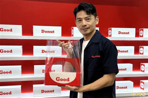 （獨家直擊）阿ken拚副業當街道歉！被問「周杰倫怎麼沒來」糗了 自由電子報 Line Today