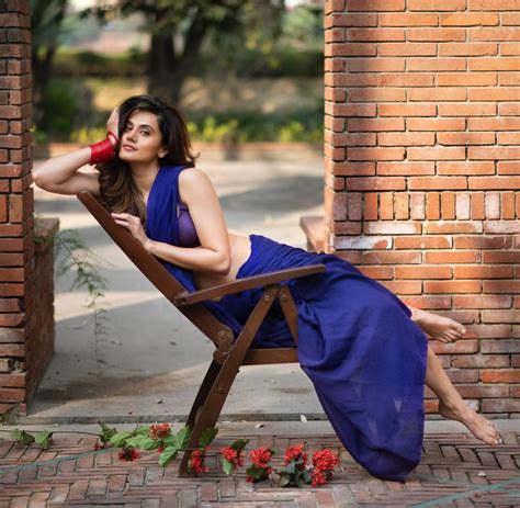 Haseen Dillruba Taapsee Pannu Sizzles In Blue Saree Pictures Lens