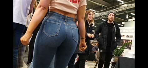 Perfect Blonde Gym Ass In Tight Jeans Not Oc Tight Jeans Forum