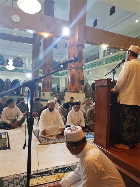 Gerhana Bulan Terpantau Juga Di Palopo Pemkot Dan Masyarakat Gelar Salat Gerhana Di Masjid