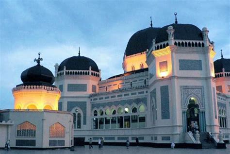 Великая мечеть, Masjid Raya Al-Mashun - Суматра