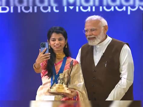 Maithili Thakur Got National Creators Award From Pm Modi Age Of 23 Know
