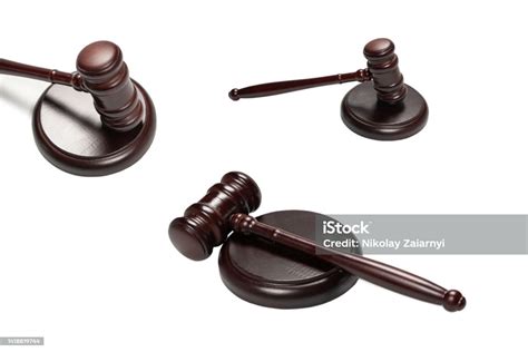 나무 판사 망치와 사운드 보드는 흰색 배경에 고립 0명에 대한 스톡 사진 및 기타 이미지 0명 경매 권위 Istock