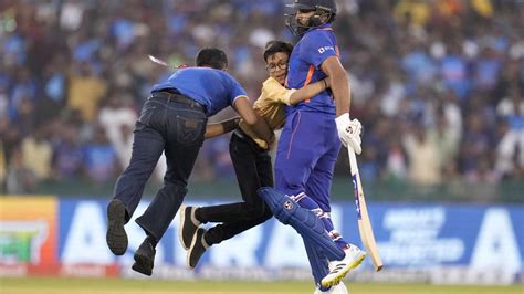 IND Vs NZ 2nd ODI Kid Disrupts Match To Hug Rohit Sharma Watch India TV