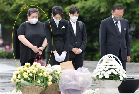 김건희 여사 봉하마을 동행인 무속인 아닌 대학교수