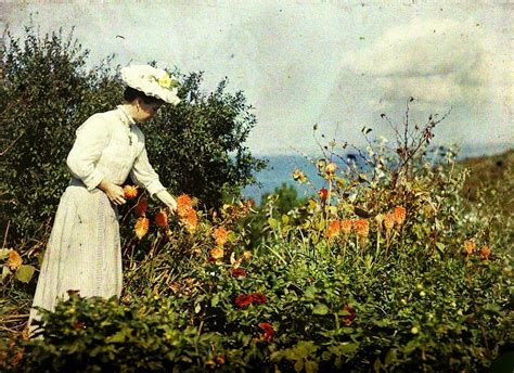 23 Rare And Stunning Color Portrait Photos Of French Women From The