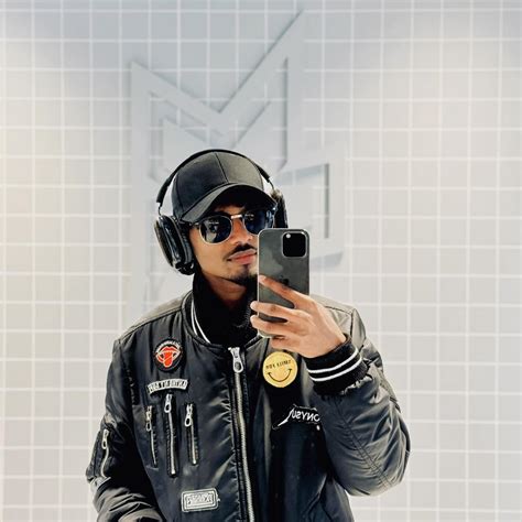 Anushka එන්න මේ මගේ පාසලේ සුභ සාධනය සදහා St Joseph Vaz College Wennappuwa 🎸🎸2023