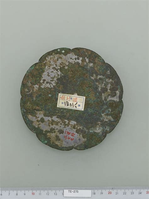 E0086940 瑞花双鳳八花鏡 東京国立博物館 画像検索