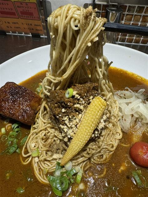 大行列のラーメン屋鬼金棒の隣にあるカレー屋カラシビカレー鬼金棒で麺を食べる 連載JP