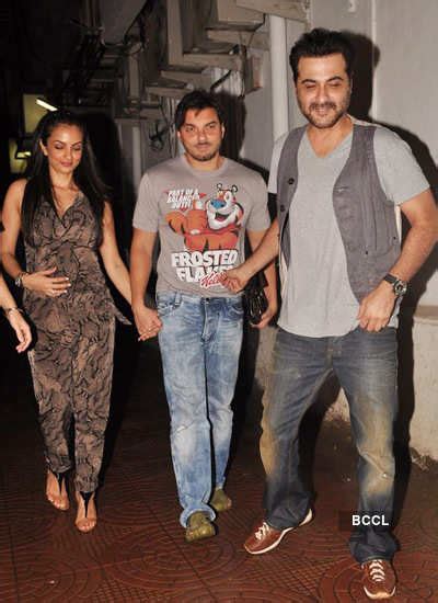 Ashutosh Gowariker At Padmini Kolhapures Wedding Anniversary Party At