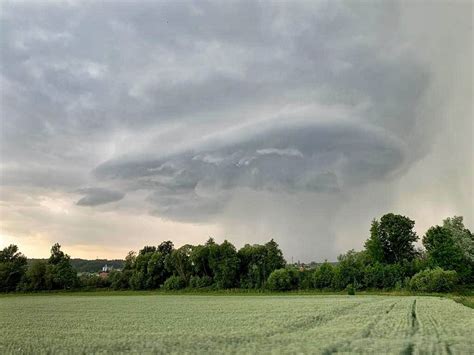 Großer Hagel und über 240 000 Blitzentladungen in wenigen Tagen