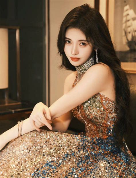 女星鞠婧祎时尚造型：秀美艳丽、闭月羞花 搜狐大视野 搜狐新闻