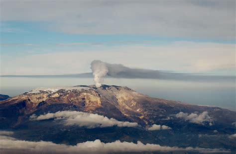 El Volcán Nevado Del Ruiz Sigue Emitiendo Ceniza Infobae