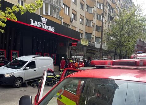 Femeie de de ani prinsă SUB MAȘINĂ pe trotuar în Cluj Napoca Victima a suferit multiple