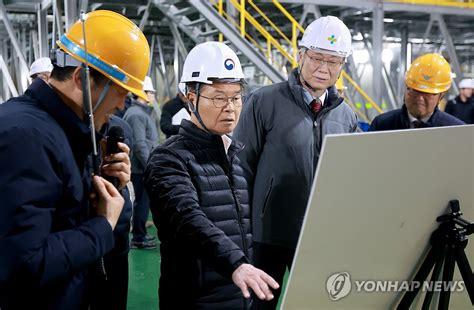 인천공항 수하물 처리시설 방문한 이정식 장관 연합뉴스