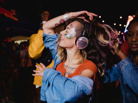 Cool Bar Themes For Engaging Your Customers