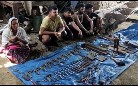 बिहार के बांका में अवैध बंदूक कारखाने का भंडाफोड़ नबी अफरोज और अनवर