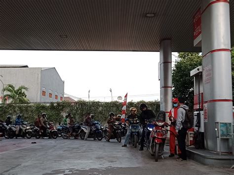 Harga Bbm Naik Pertamina Jalan Baru Bekasi Tetap Ramai Pembeli