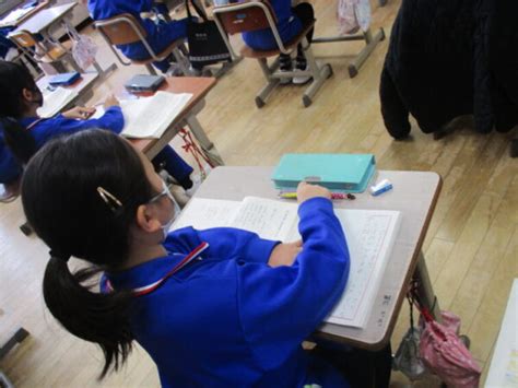 今日の成美っ子 かしこく万葉かるた大会に向けての練習 かしこく聞く考える書く話し合う学習に励む 美しく今日も元気に