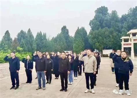 缅怀革命先烈，他们开展清明祭扫活动！澎湃号·政务澎湃新闻 The Paper