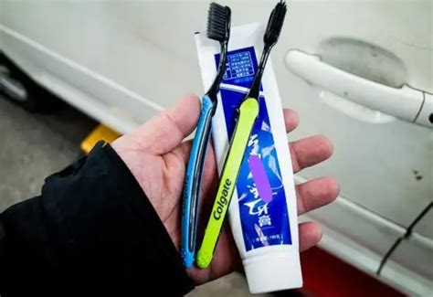 汽车漆被刮了怎么办 有驾