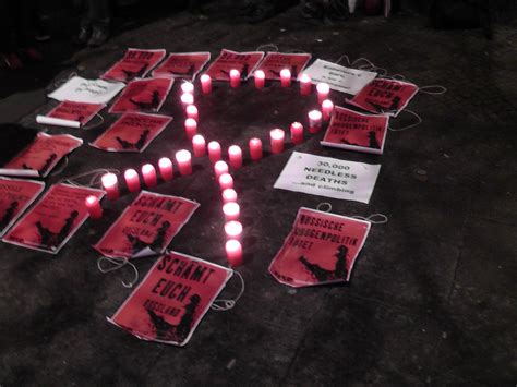 Welt AIDS Tag 2011 Protest vor der russischen Botschaft gegen tödliche