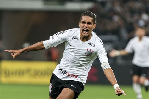 Corinthians Oficializa Venda De Pedrinho Ao Benfica Jovem Pan