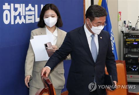 회의 참석하는 박지현ㆍ윤호중 공동비대위원장 연합뉴스