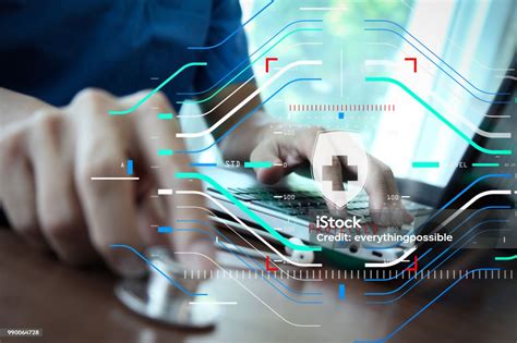 개념으로 서 의료 작업 영역 사무실에서 랩톱 컴퓨터를 사용 하는 의사 건강관리와 의술에 대한 스톡 사진 및 기타 이미지 건강관리와 의술 구급차 금융 Istock