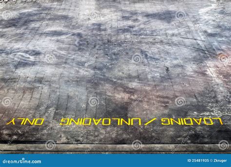 Loading And Unloading Bay Stock Image Image Of Goods 25481935