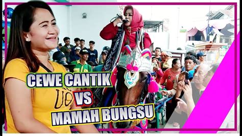 CEWE CANTIK NAIK KUDA RENGGONG DIIRINGI LAGU KUDA SUMEDANG MAMAH BUNGSU BANDUNG YouTube
