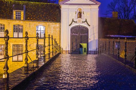 브뤼헤 벨기에12 월 13 일 2017 The Beguinage 또는 Bruges의 역사적인 마을에 Minnewater 공원에서