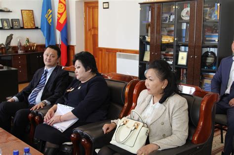 МУИС ийн удирдлагууд Оны тэргүүний оюутны байраар шалгарсан… Монгол Улсын Их Сургууль