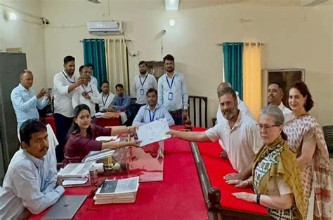 राहुल गांधी ने रायबरेली से किया नामांकन सोनिया गांधी प्रियंका और