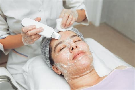 Premium Photo Ultrasonic Cosmetic Scrubber Facial Cavitation