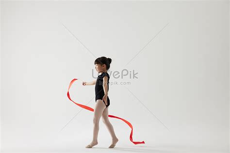 表演帶操的小女孩圖片素材 圖片尺寸8192 × 5464px 高清圖案507703673