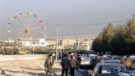 عکسی از دور نمای میدان ونک و چرخ فلک معروف شهربازی فان فار طهران