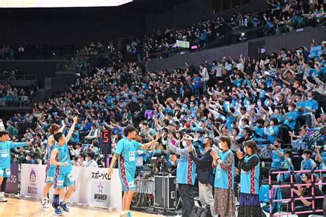 佐賀バルーナーズ先勝、熱気最高潮 Sagaアリーナの門出、勝利で飾る プレーオフ準決勝 行政・社会 佐賀県のニュース 佐賀新聞