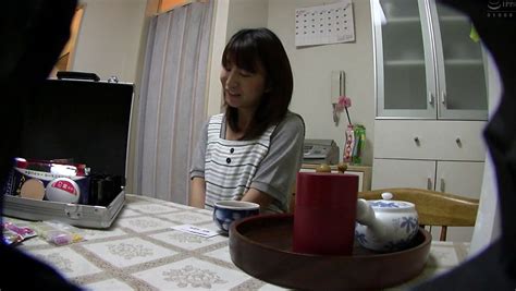 昼下がりの人妻ハンティング！！出会って10分！！訪問販売員が自宅にお邪魔してエロい事する一部始終 240分 アダルト動画 ソクミル