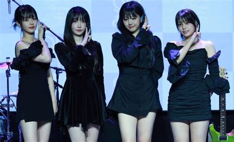 Female Idol Caught Up In Weird Plastic Surgery Rumors Provides
