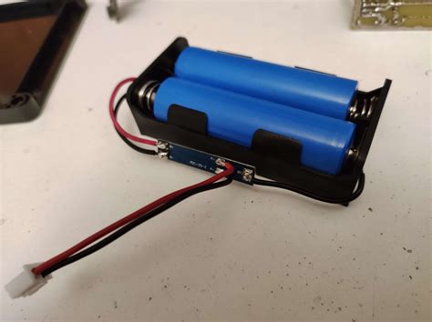 Lithium Ion Battery Balance Circuit Gives Zero Volts At Output