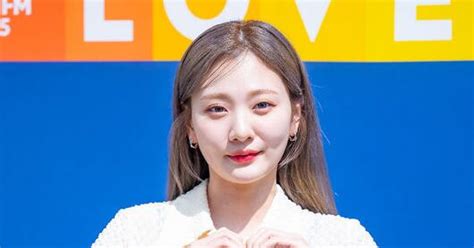 사진 볼빨간사춘기사랑의 손하트 조선비즈