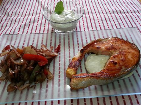RECETAS DE CASA Salmón a la plancha con salsa de Mascarpone y verduras
