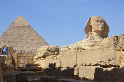 기자 고원의 Cheops와 스핑크스의 큰 피라미드와 뒷면에 기자의 위대한 피라미드 Unesco 조직된 단체에 대한 스톡 사진 및